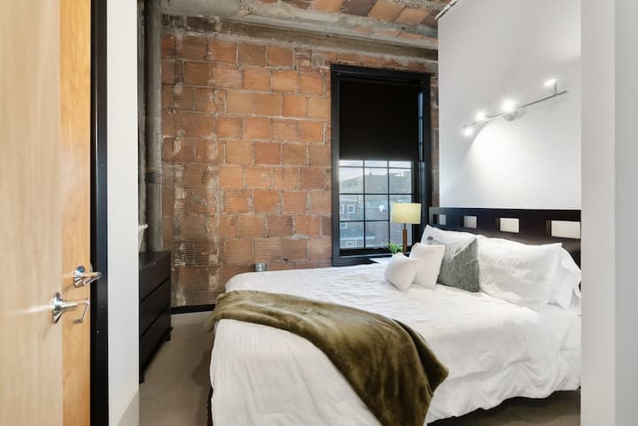 Historic Studio Apartment - Iowa