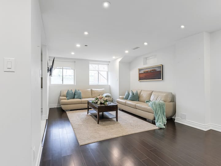 2 Beds Lookout Basement Apartment. - Milton