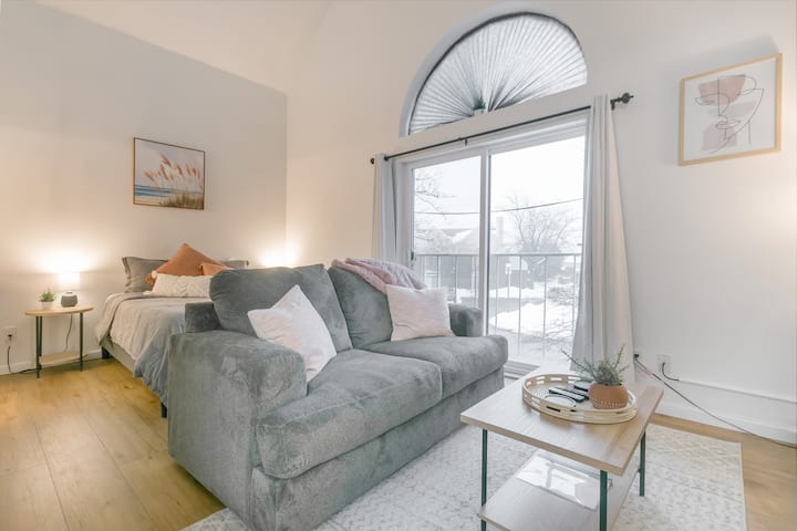 Cute & Cozy Studio Unit Perfect For Travelers! - Madison, WI