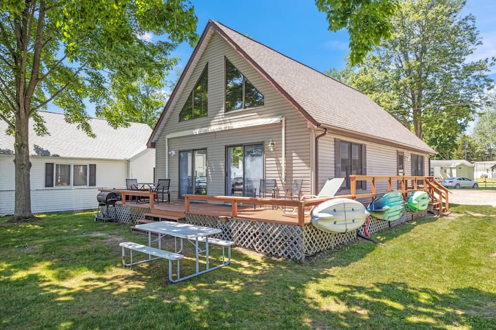 Serenity Shores-lakeside-private Dock-fire Pit - Yankee Springs Recreation Area, Middleville