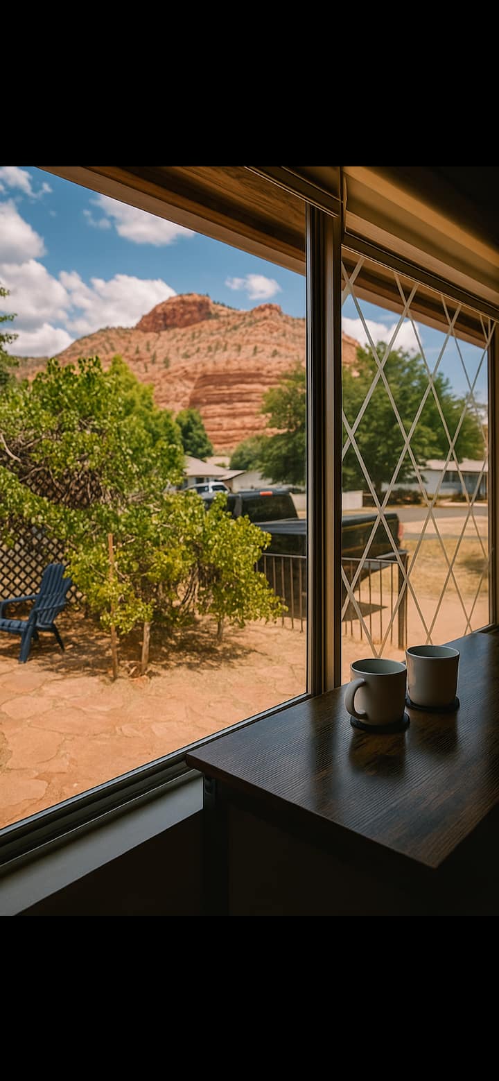 The Place To Be! Prime Location: View, Park & Pool - Kanab, UT