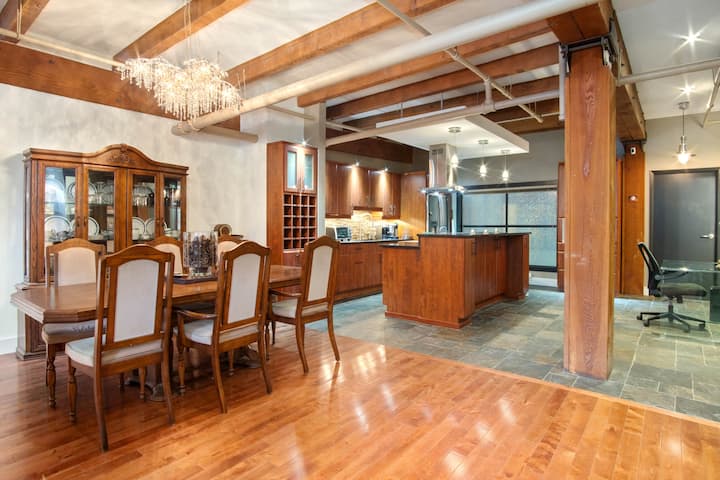 Executive Loft-styled Condo With Free Parking - Winnipeg
