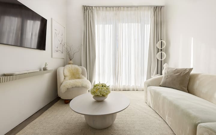 Chic 3 Bed 2 Bath | Near Central Park | Quiet | - New York City