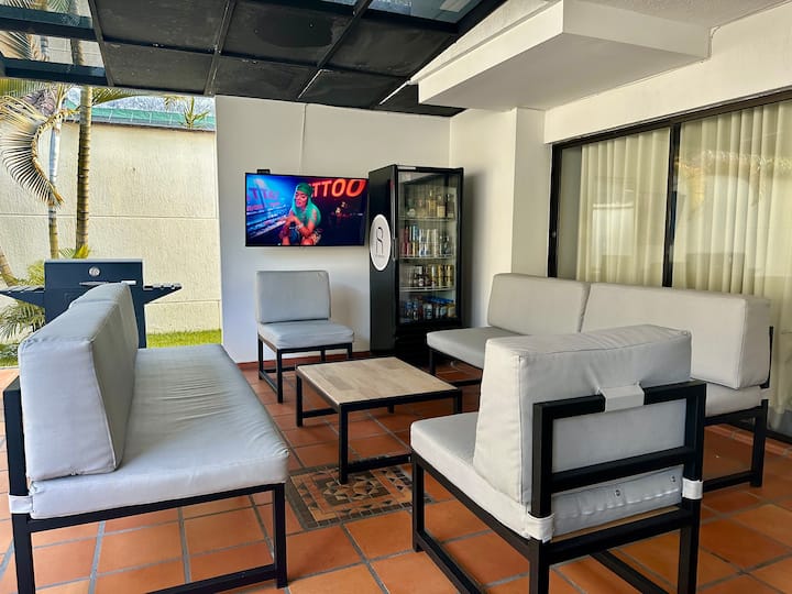 Lujosa Villa En El Poblado Con Piscina Privada! - Medellín