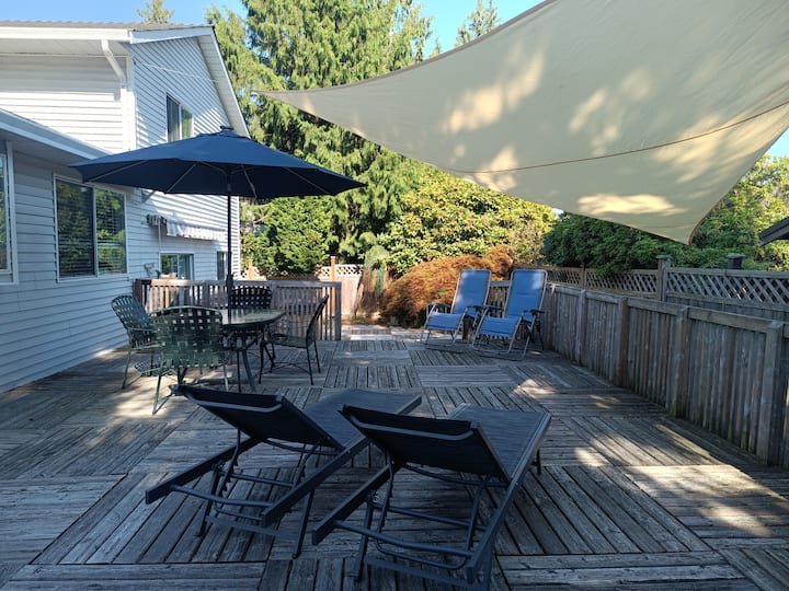 Very Quiet Home  W/ Deck, Breakfast & Kitchen - Surrey
