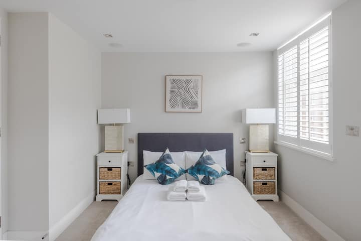 Central Holborn/bloomsbury One Bedroom Flat - 블룸스버리