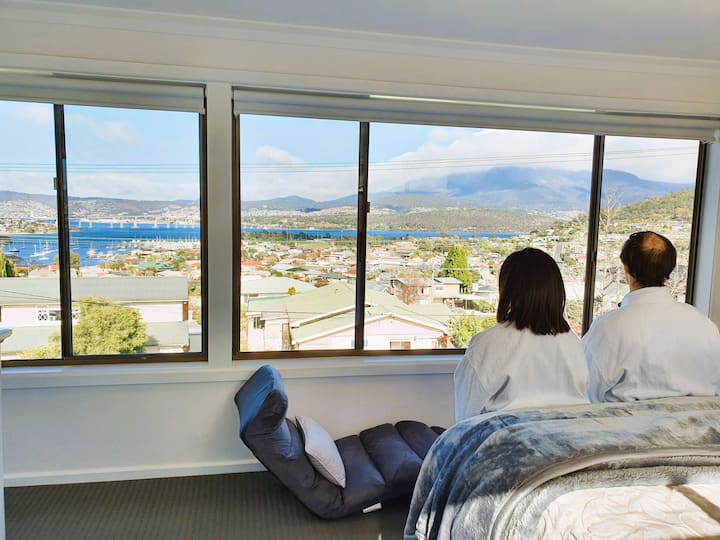 Master Bedroom With Breathtaking Views & Breakfast - Hobart