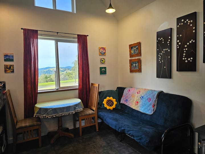 Sunset Mountain Cabin | Hot Tub & Stargazing - Garberville, CA