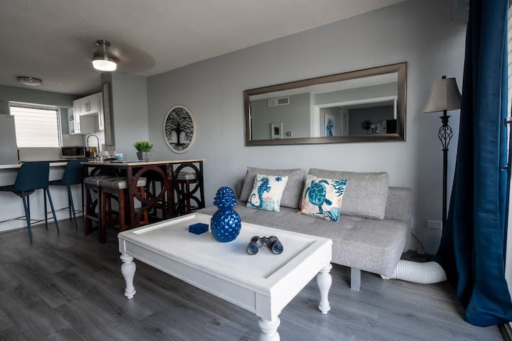 2 Bedroom Waikiki Condo Sleeps 6 W/free Parking - Honolulu