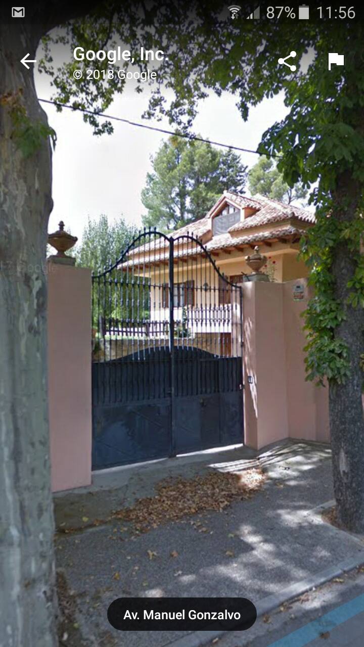 Amplia Casa Con Jardín - Rubielos de Mora