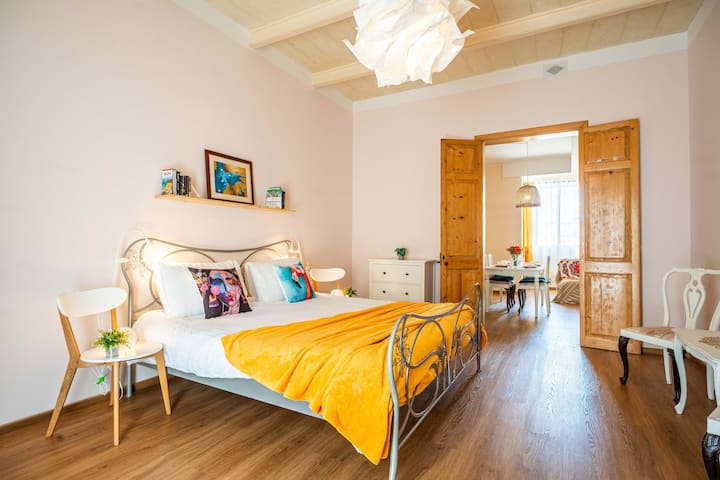 Bright 2br/2ba Apt, Walk To Beach - Malta