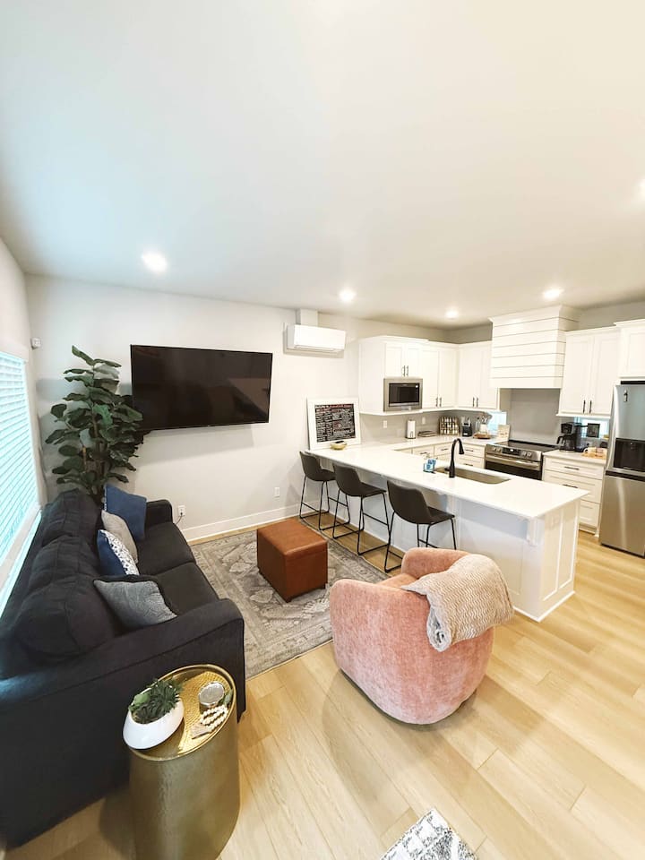 Cozy Luxe Stay•walk To Any Hogs Stadium - Fayetteville, AR