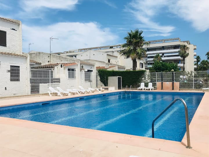 Maison Dans Résidence Avec Piscine Commune - Roses