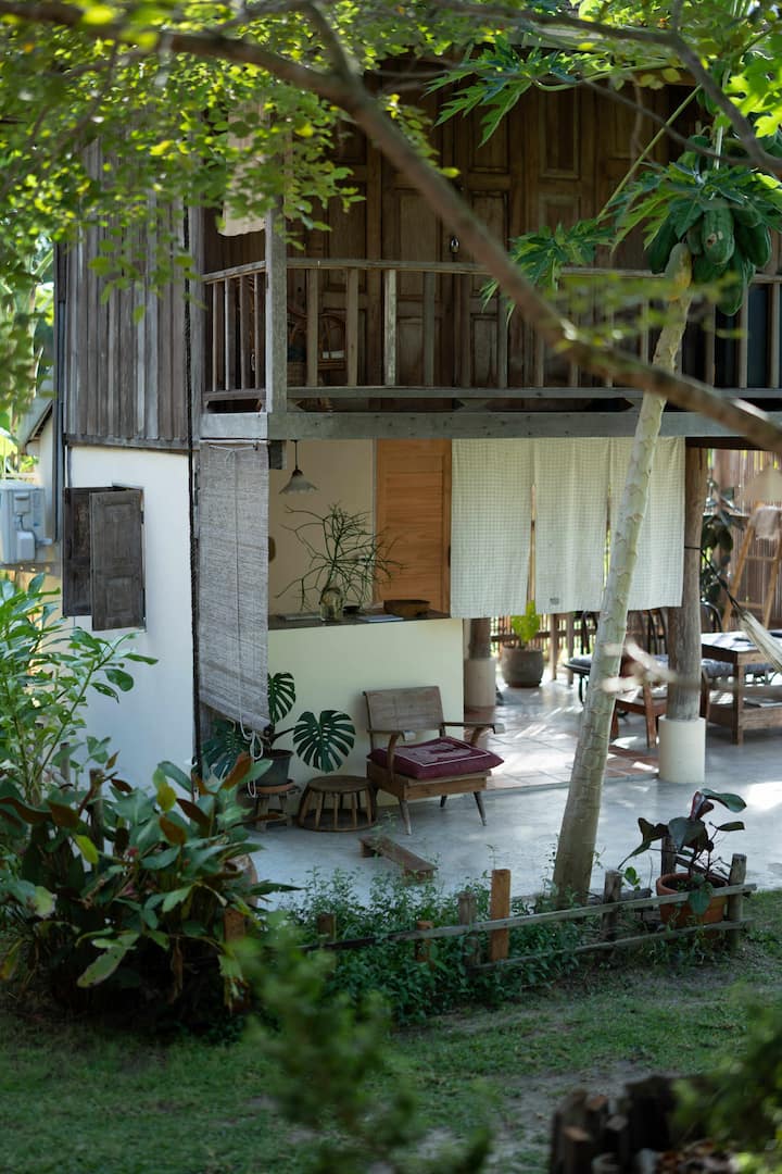 Baan Ar-tist  Sun House With Mountain View W/ac - Ko Pha-ngan