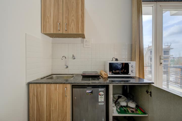 Cozy Studio Apartment With Patio N/b Sector 51 - Gurugram