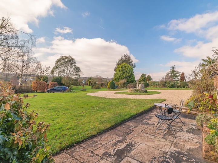 Spacious Barn & Beautiful Views - Ross-on-Wye