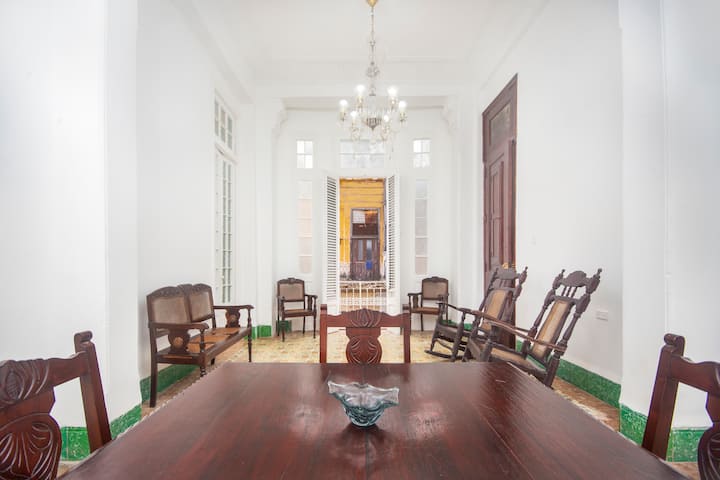 Colonial Apartment 4 Balconies [Electricity+wi-fi] - Havanna