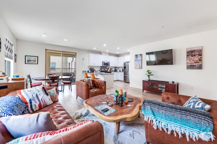 Spacious Condo Close To Famous Packing House - Fullerton, CA