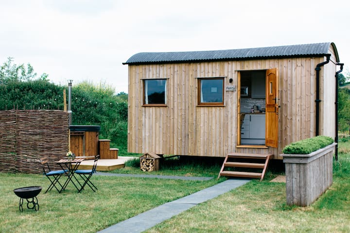 'Percy' Shepherd's Hut - Cotswolds
