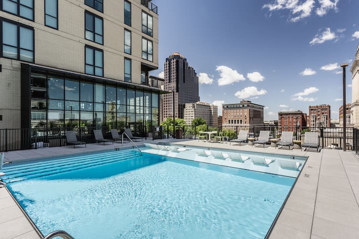 1br Oasis Dt Indy - Free Parking/gym/rooftop Pool - Mars Hill, IN