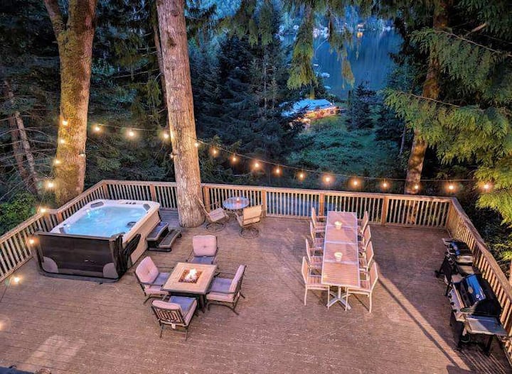 “The Lookout Lodge” Lake House With Private Hottub - Lake Crescent, WA