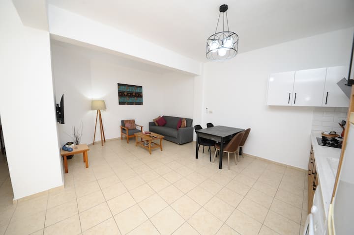 Sleek & Central – Stylish 2-bedroom Apartment - Famagusta