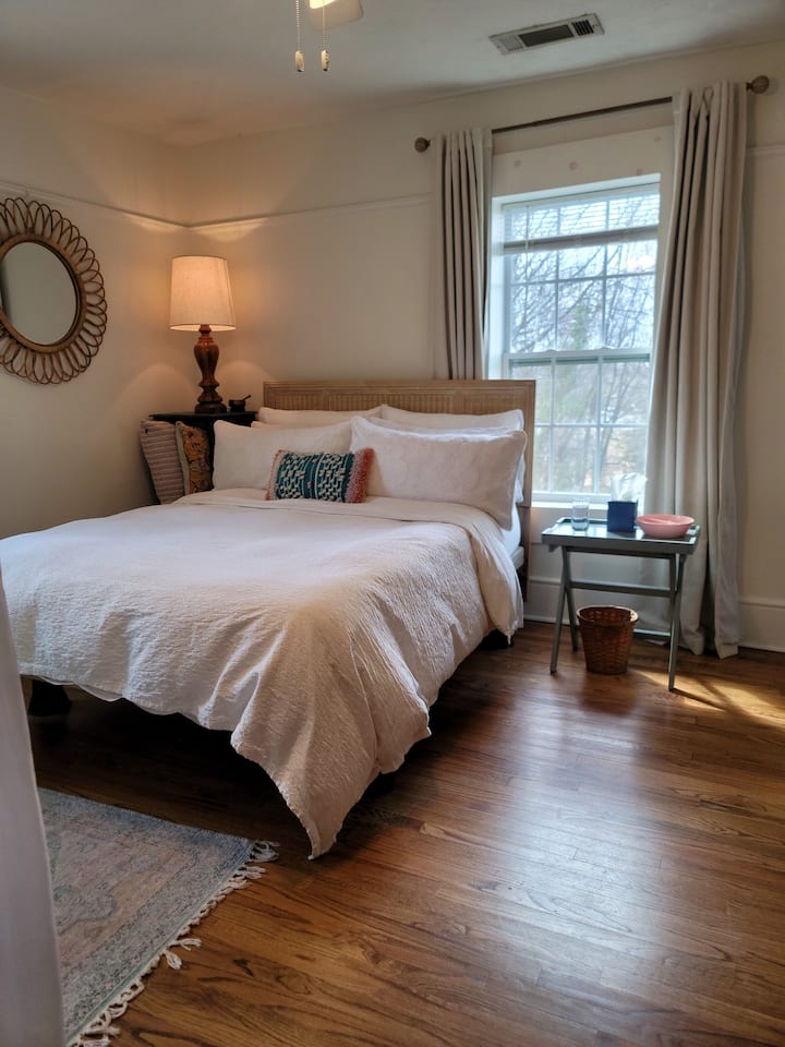 The Cozy Kirkwood Tree House - Atlanta