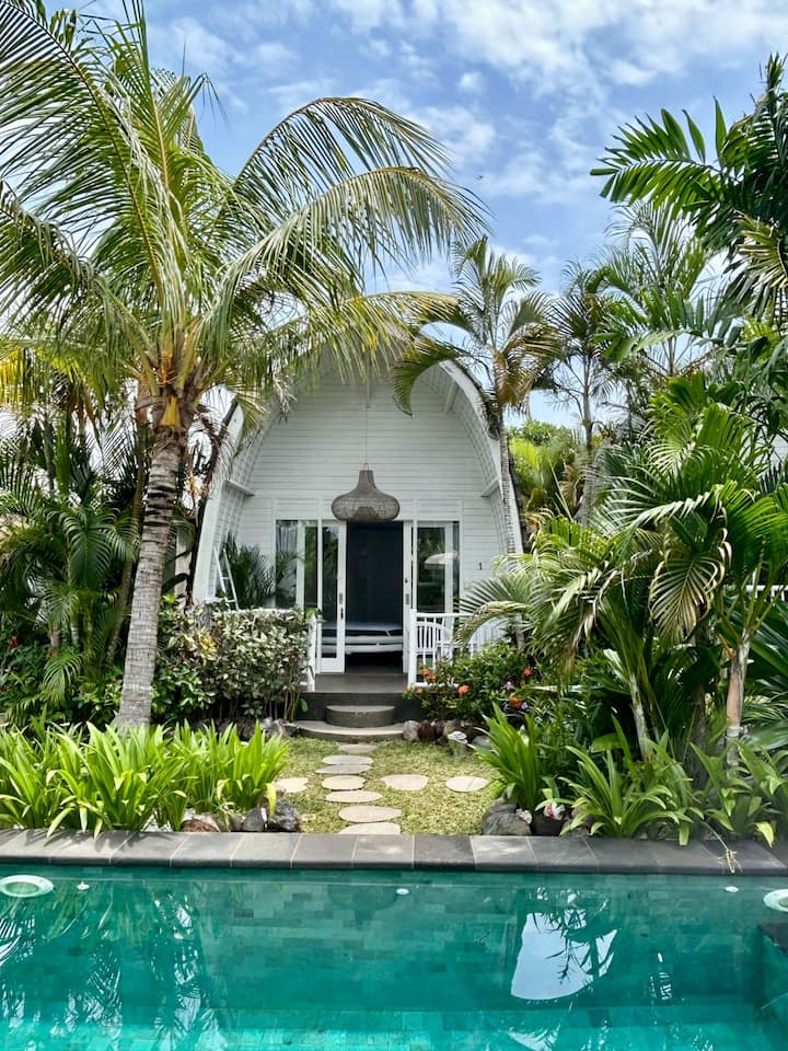 Didi Sayang Hibiscus (Room 03) Bingin Beach, Bali. - Bali