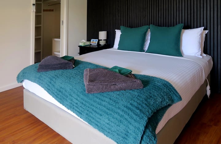 Skymirror One Bed Room Deluxe - Sea Lake