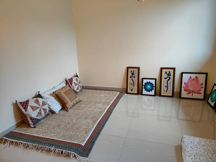 Aditya Homestay, Lavendar Room - Bir