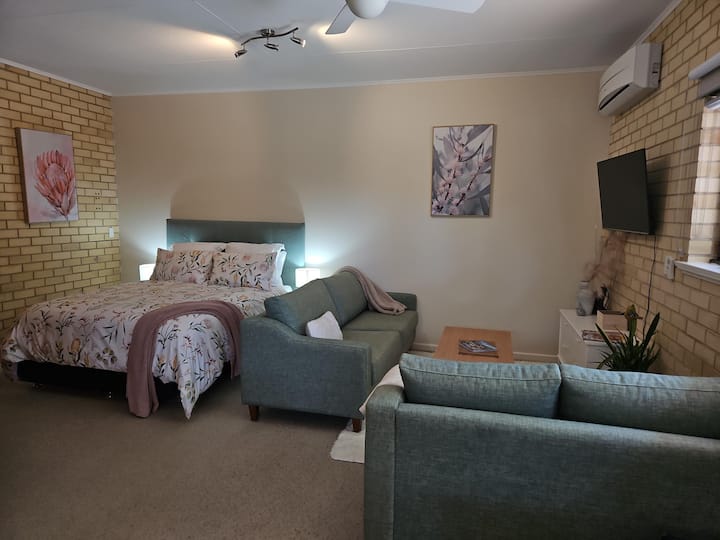 Comfortable Spacious Guest Room - 布萊克伍德