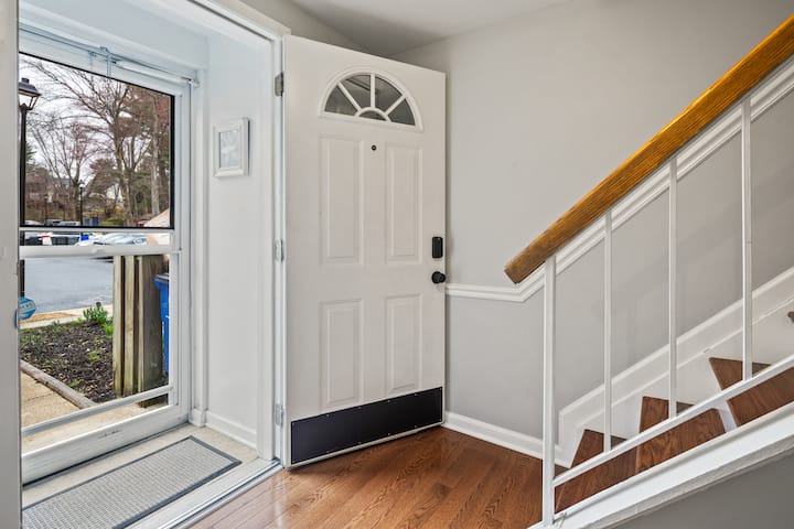 Beautiful Townhome, Columbia! - Columbia, MD