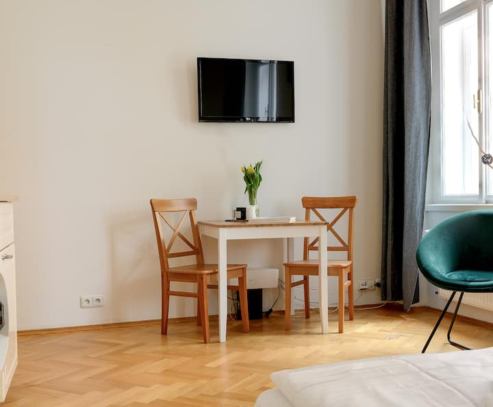 Cosy Central Apartment In Zizkov - Prague