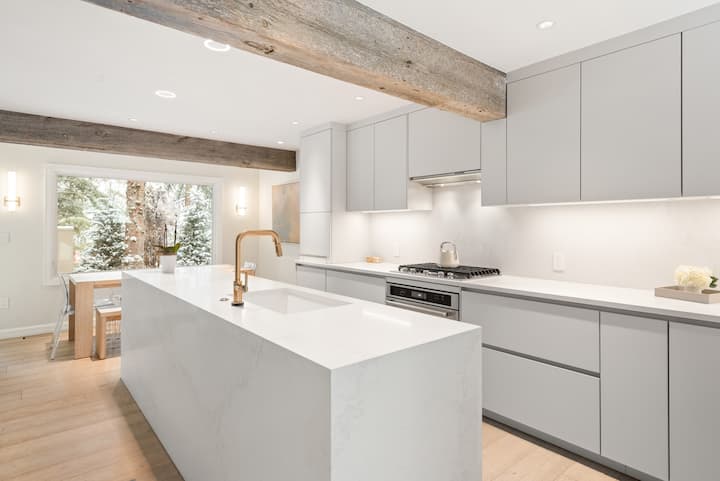 New Listing | Aspen Townhome For Nye! - Aspen, CO