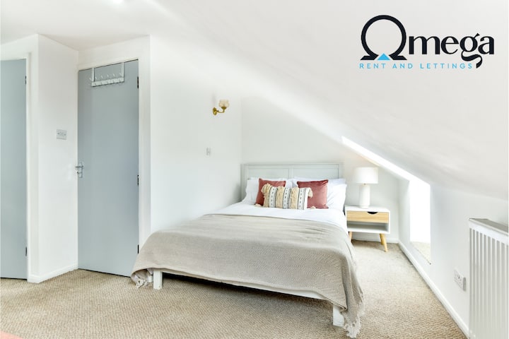 Omega @ Hanwell | 2nd Floor Ensuite | Free Parking - Hayes