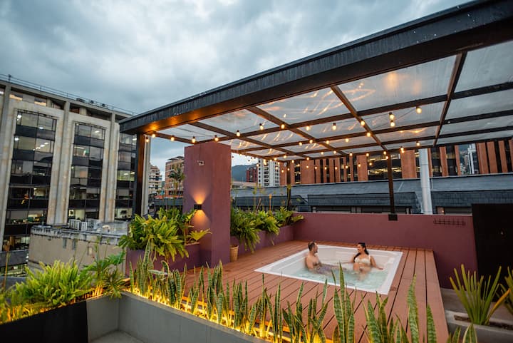 Luminoso Apto Con Balcón Terraza Con Jacuzzi Común - Bogota