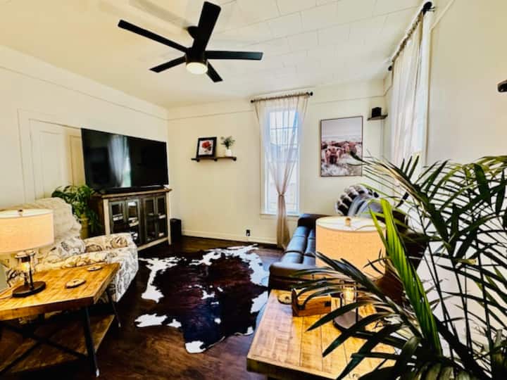 "Pearl Place" - An Enchanting & Vintage Stay - Ellensburg, WA
