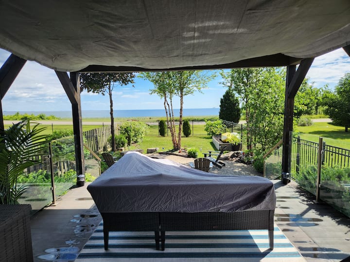 All-season Lake + Beach Front House W/ Workspace - Hamilton