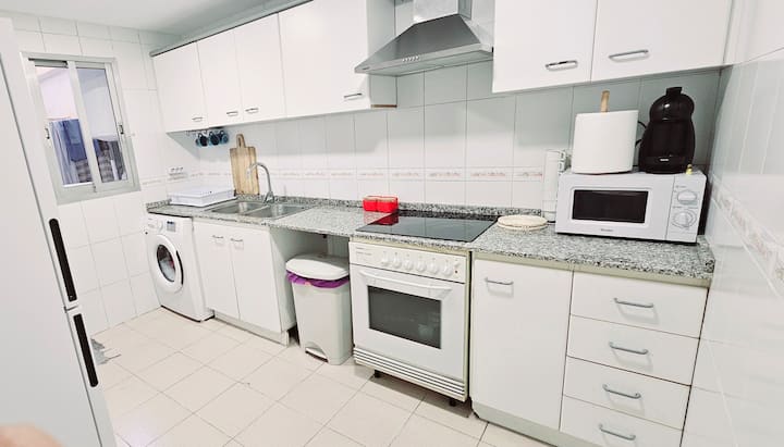 Gran Habitación Cerca Del Centro Con Baño Privado - Alboraya