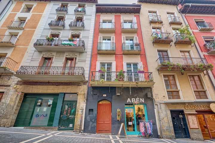 Curia By Clabao - パンプローナ