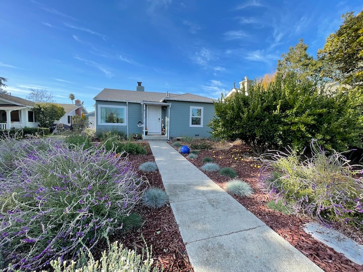 Charming Midtown Bungalow - Santa Cruz, CA