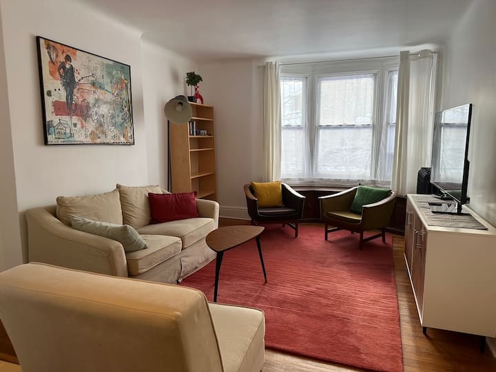 Comfy Central Large 1 Bdrm, Den, Opt. Paid Parking - Toronto