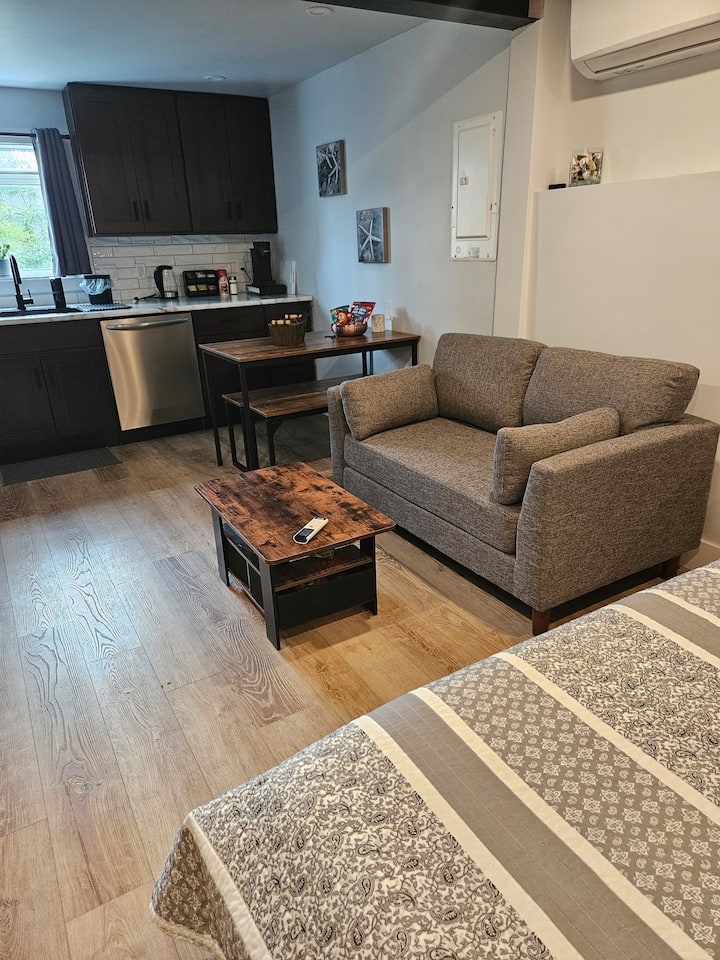 Oak Grove Escape - Private, Convenient Suite - Cowichan Bay