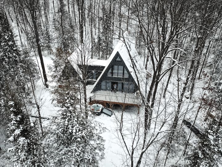 Modern Off-grid A‑frame | Sauna + Hot Tub + Lake - Gravenhurst