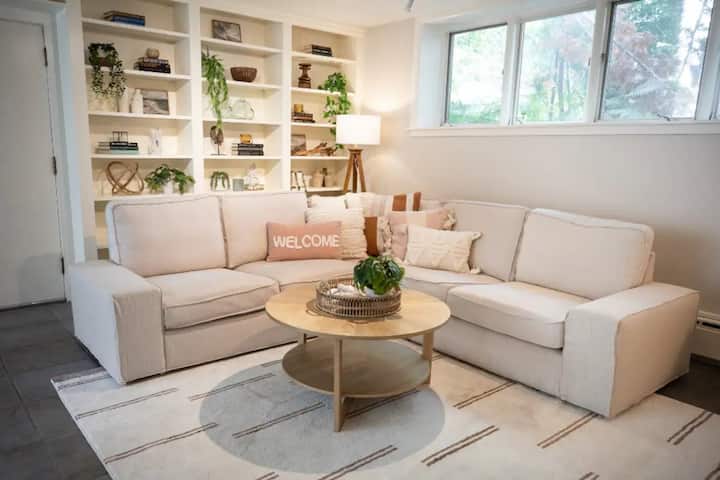 Boho-chic Home By Lake Bde Makaska; Fully Stocked - Minneapolis, MN