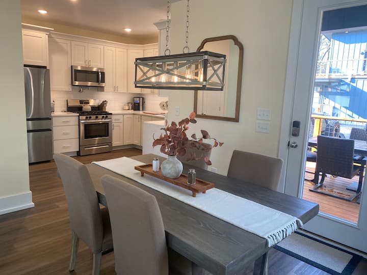 King Suite In Modern Durham Home - Durham, NC