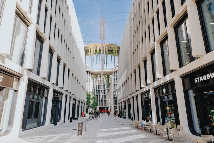 Cinema Room | Quiet Courtyard | Family & Friends - Berlin