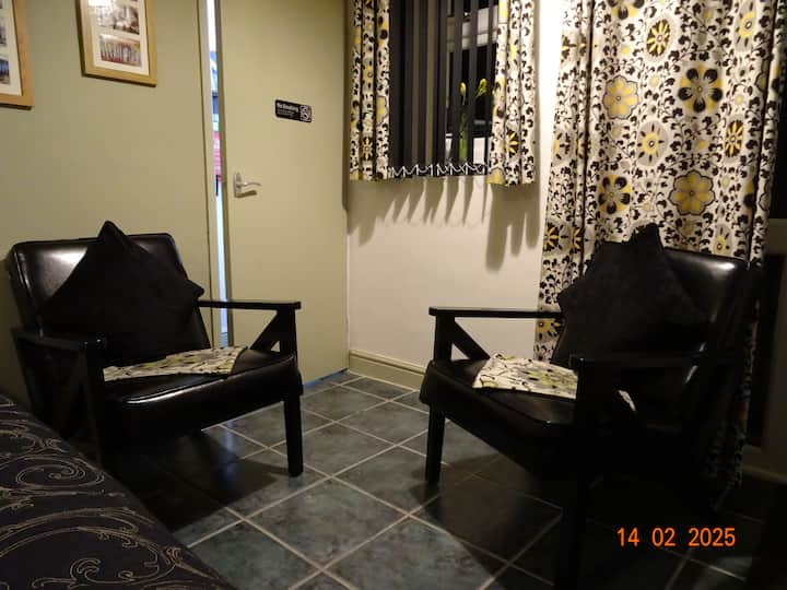 Ground Floor Ensuite Room With Side Access Door. - Bethesda