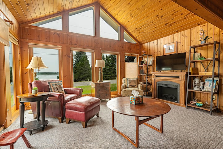 Cottage On Elk Lake + Add'l Apartment | 2 For 1! - Elk Rapids, MI