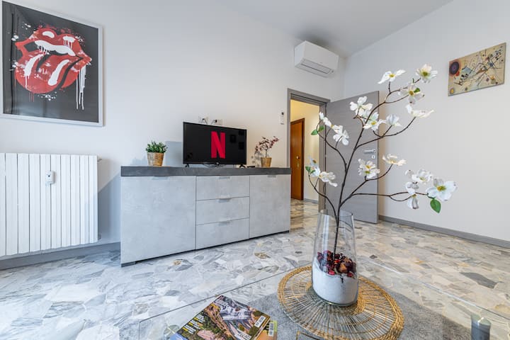 Near Porta Romana - Five Stops To Piazza Duomo - San Donato Milanese